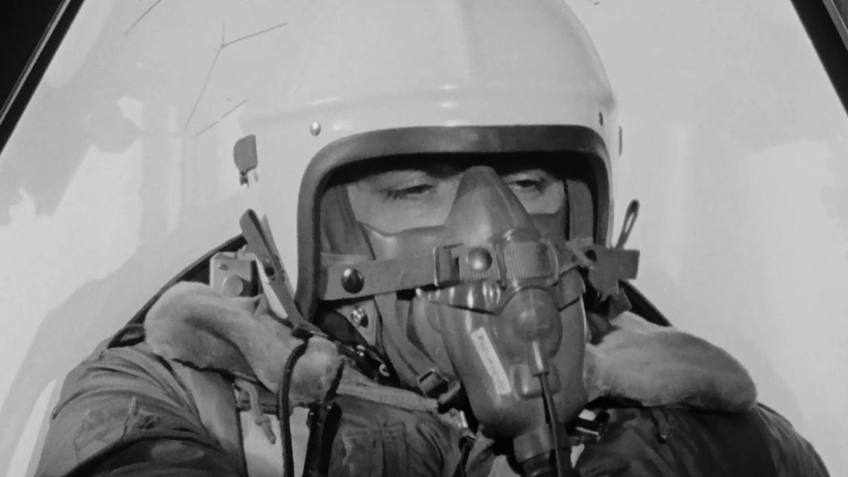 Bush Pilot: Reflections on a Canadian Myth - NFB